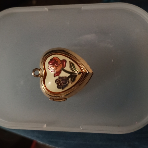 None | Jewelry | Vintage Gold And Red Rose Locket With Inlays | Poshmark